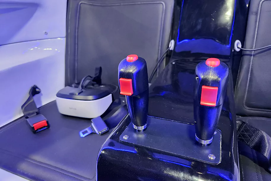 VART UFO virtual reality chair simulator 2-Player Experience - Vartvr